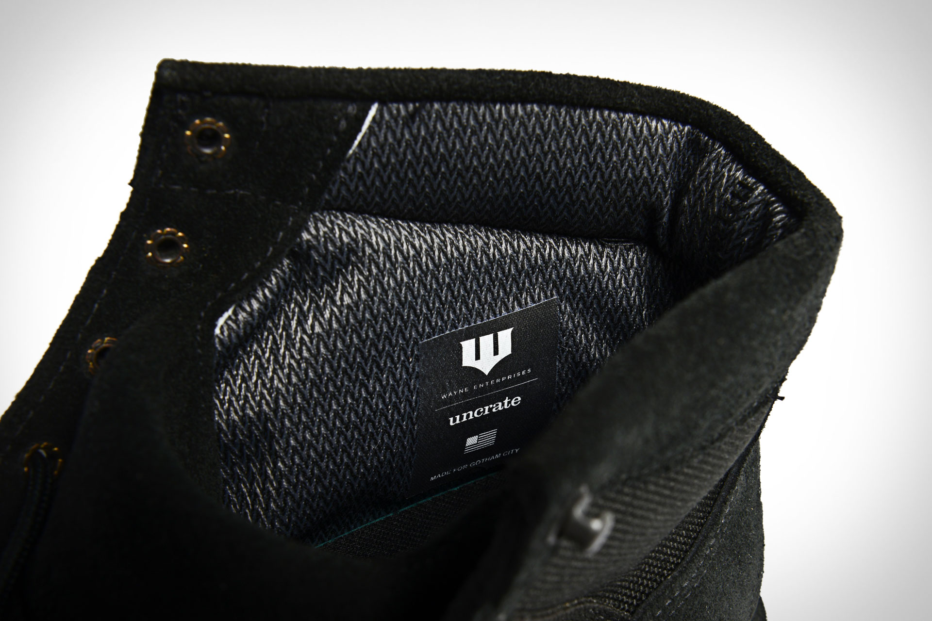 Wayne Enterprises x Uncrate x Danner Light ゴッサム シティ ブーツ | Uncrate