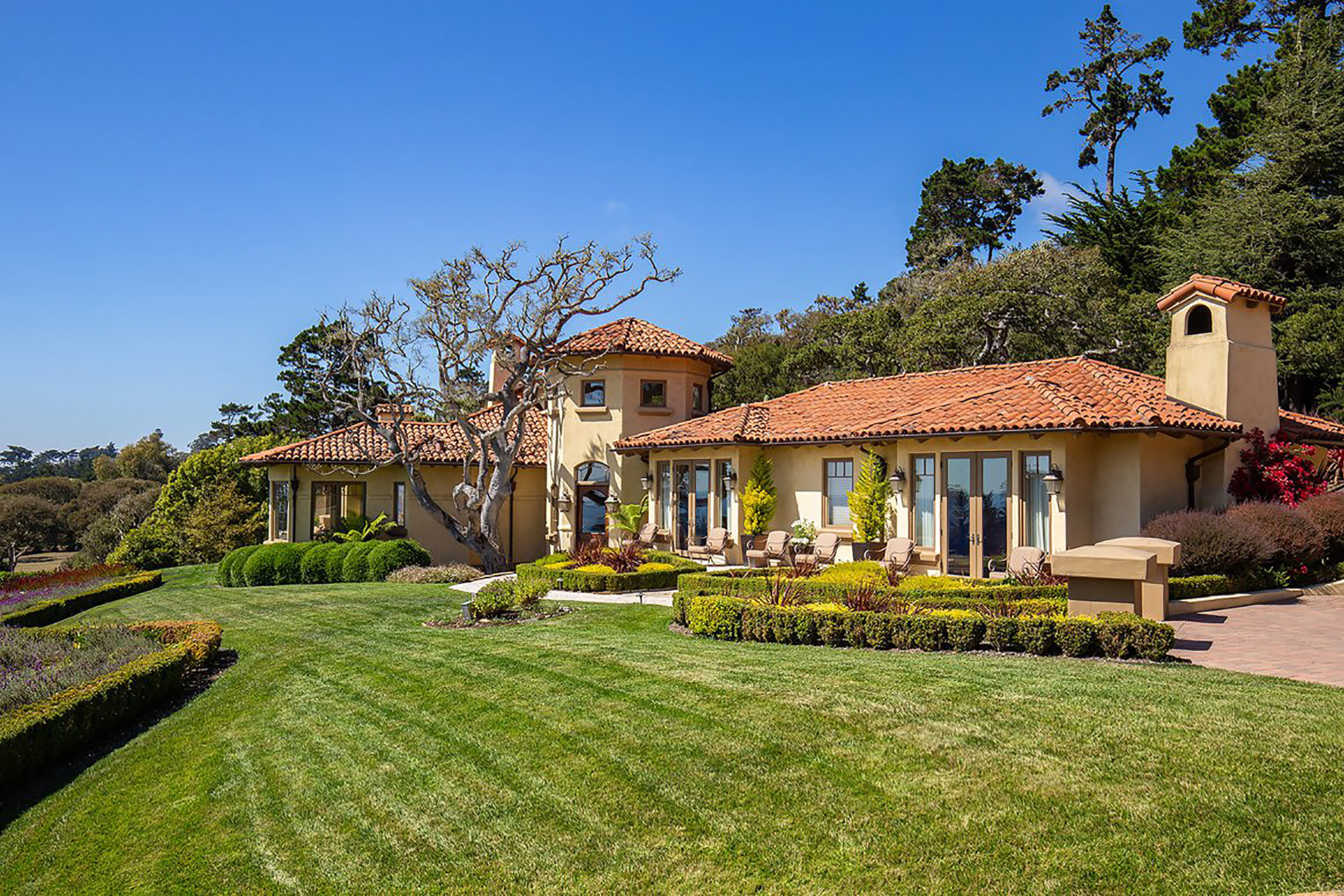 幸运罢工卵石海滩别墅 | Uncrate