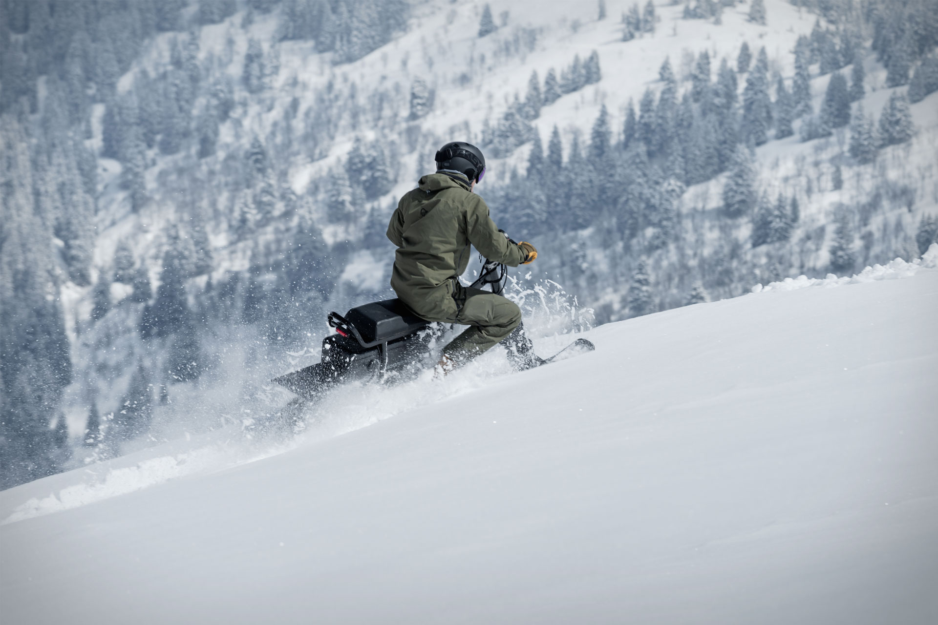 ムーンバイク 電動スノーモービル | Uncrate