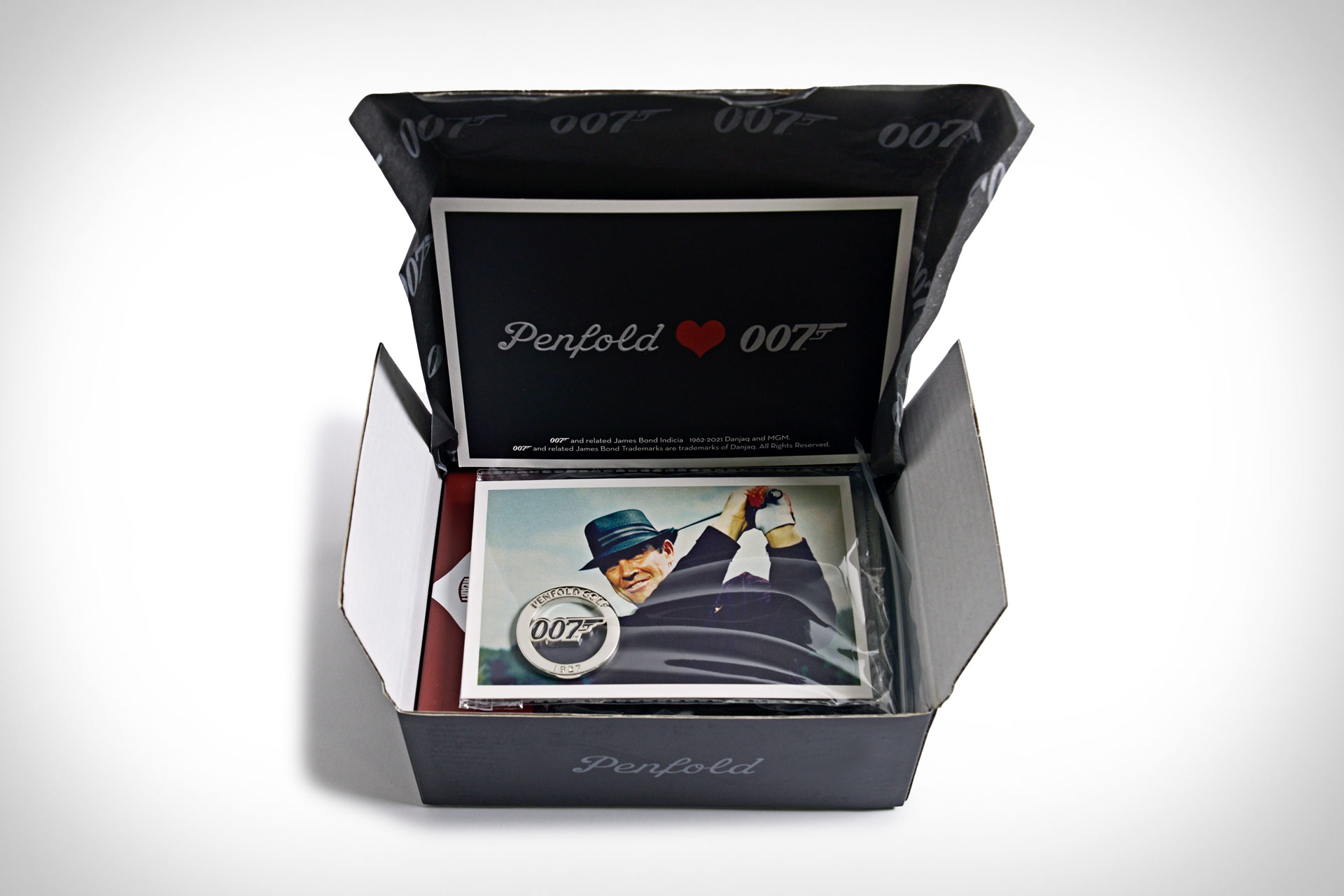 007 x ペンフォールド ゴールドフィンガー ゴルフ ギフト セット | Uncrate