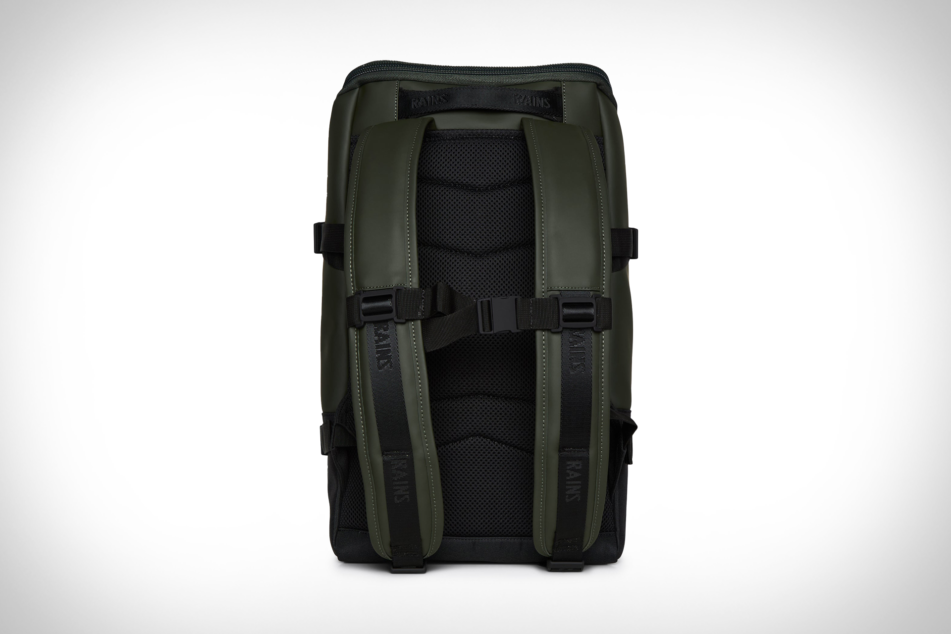 レインズ トレイル カーゴ バックパック | Uncrate