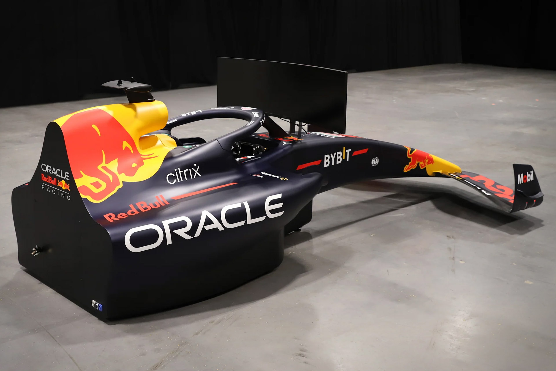2022 Oracle Red Bull RB18 Racing Simulator | Uncrate