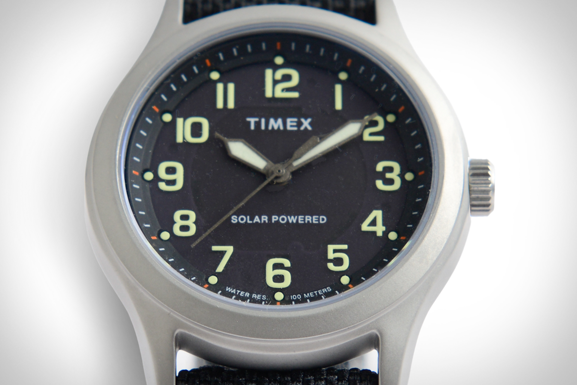 Campo solar Timex Expedition | Uncrate