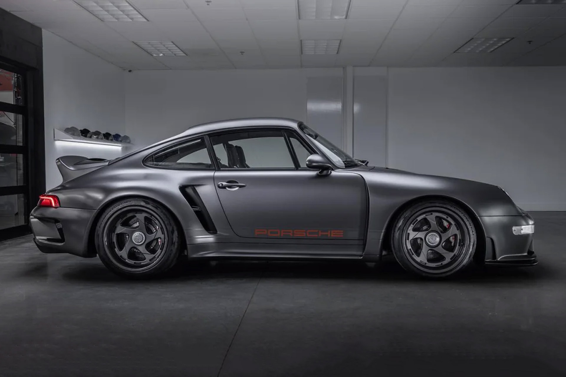 Gunther Werks Touring Turbo 版轿跑车 | Uncrate