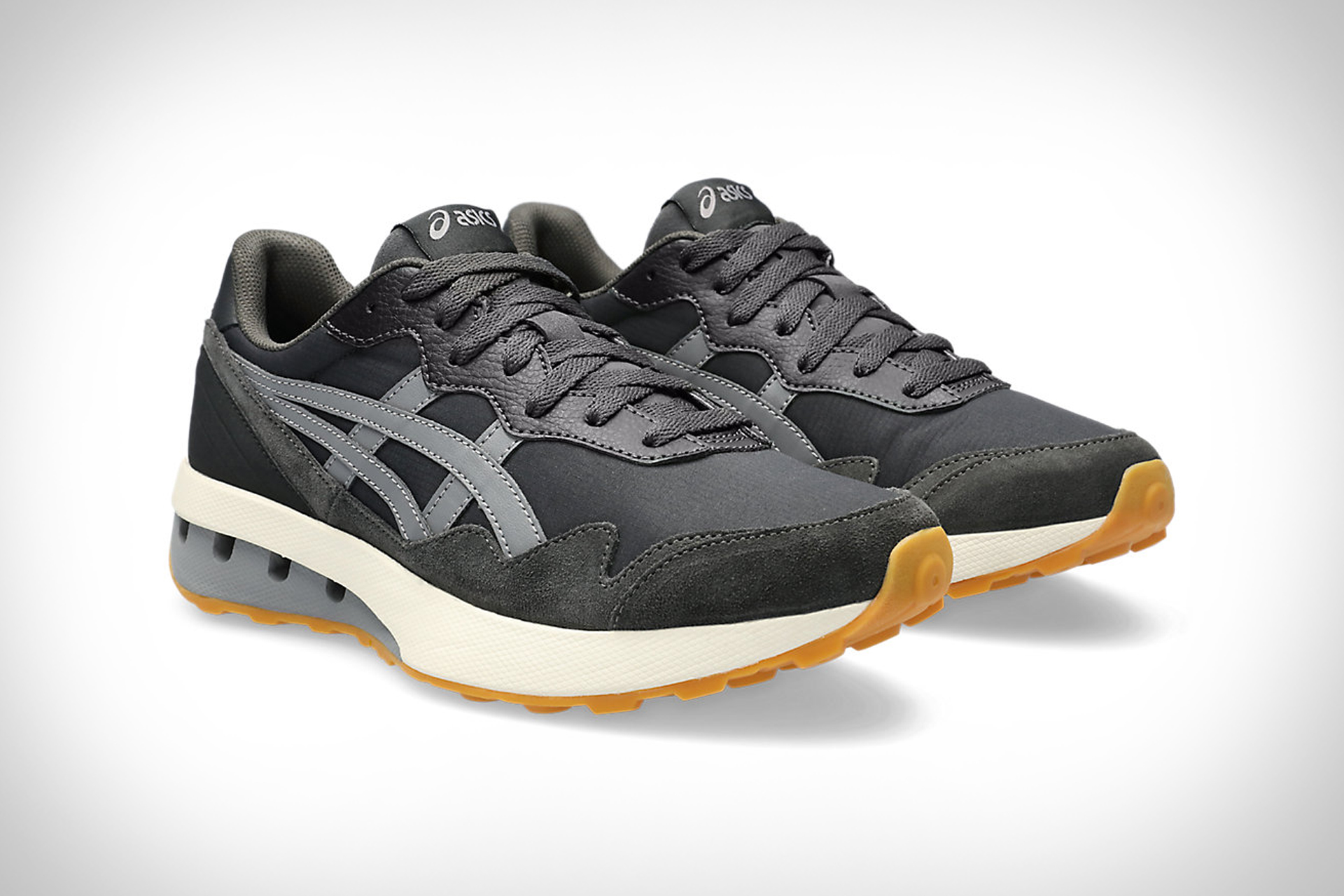 アシックス ジョガー X81 カーボンブラック ランニングシューズ | Uncrate