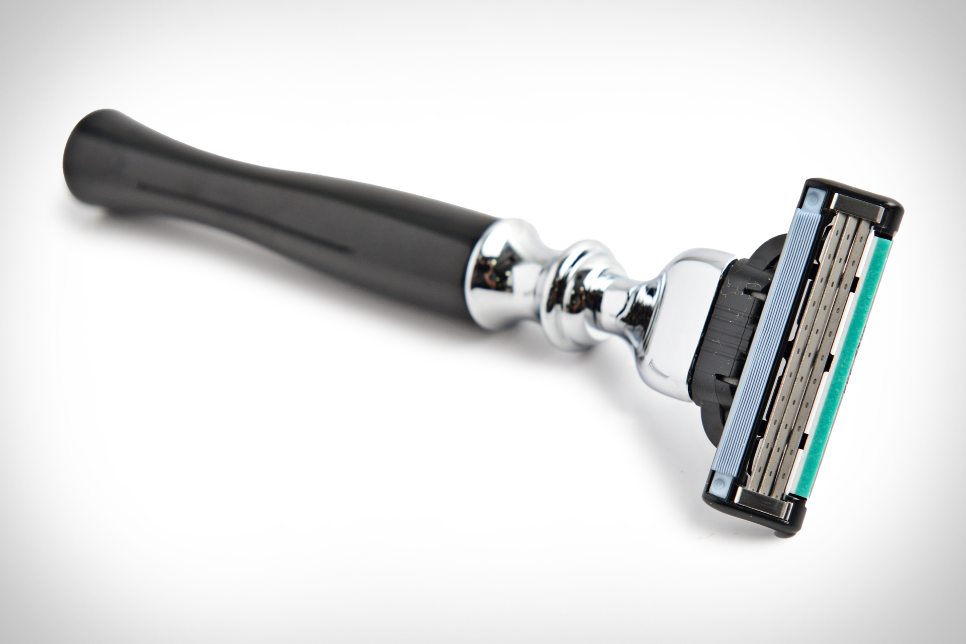 C.O. Bigelow Premium Mach 3 Razor | Uncrate