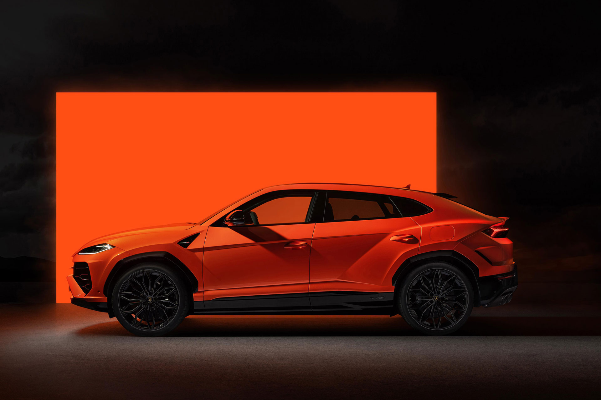 Lamborghini Urus SE Hybrid SUV | Uncrate