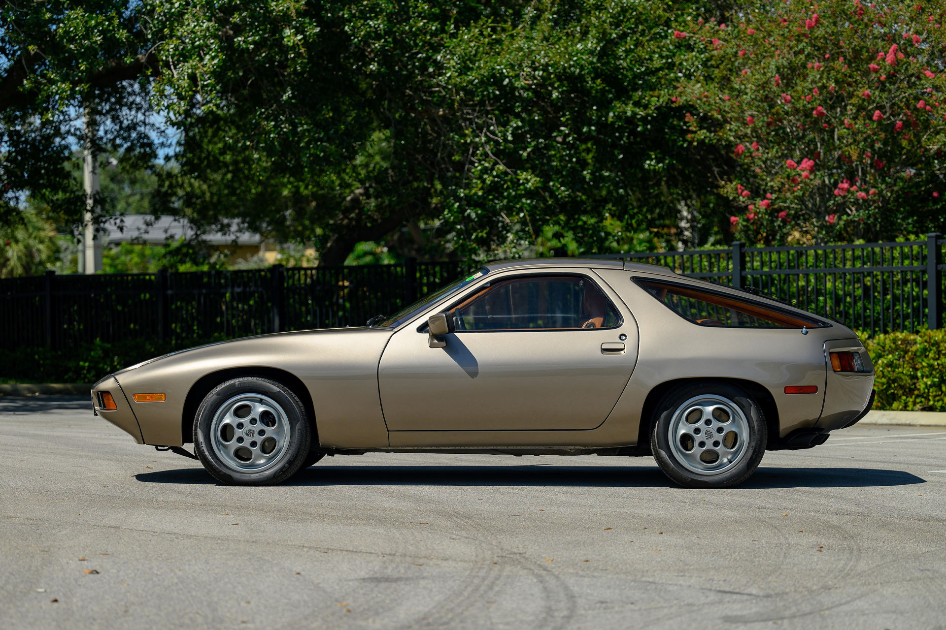 Tom Cruise's Risky Business 1979 Porsche 928 Coupe | Uncrate