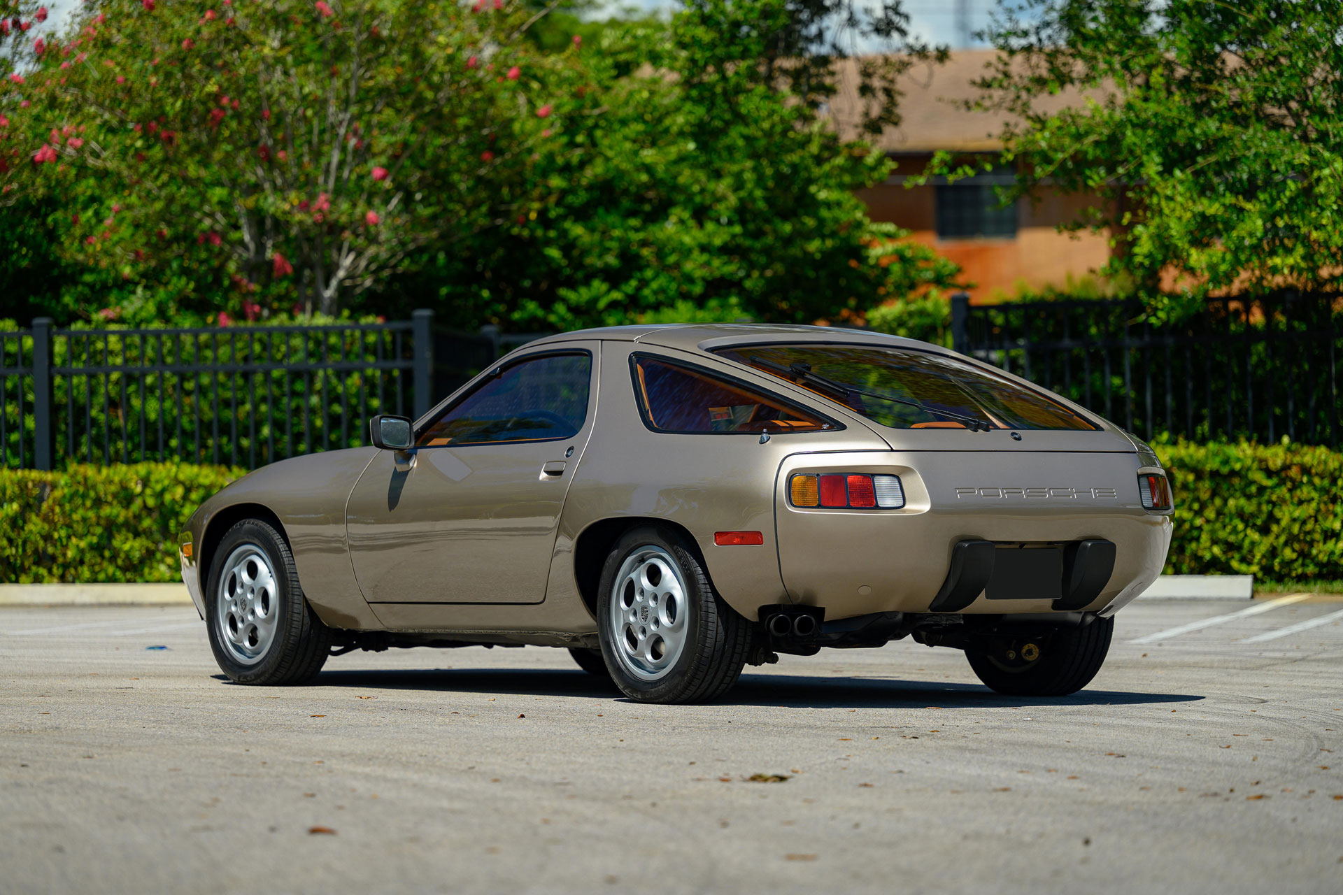 Tom Cruise's Risky Business 1979 Porsche 928 Coupe | Uncrate