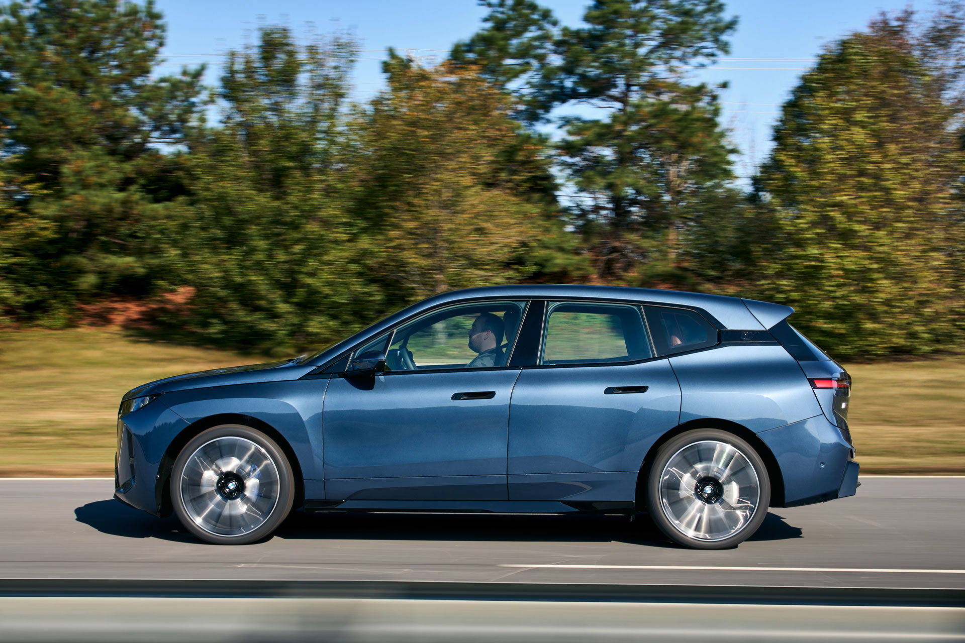 2026 BMW iX Elektro-SUV | Uncrate