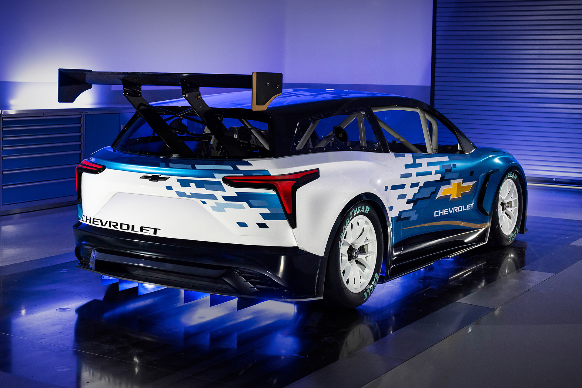 Prototipo de NASCAR del Chevrolet Blazer EV.R | Uncrate