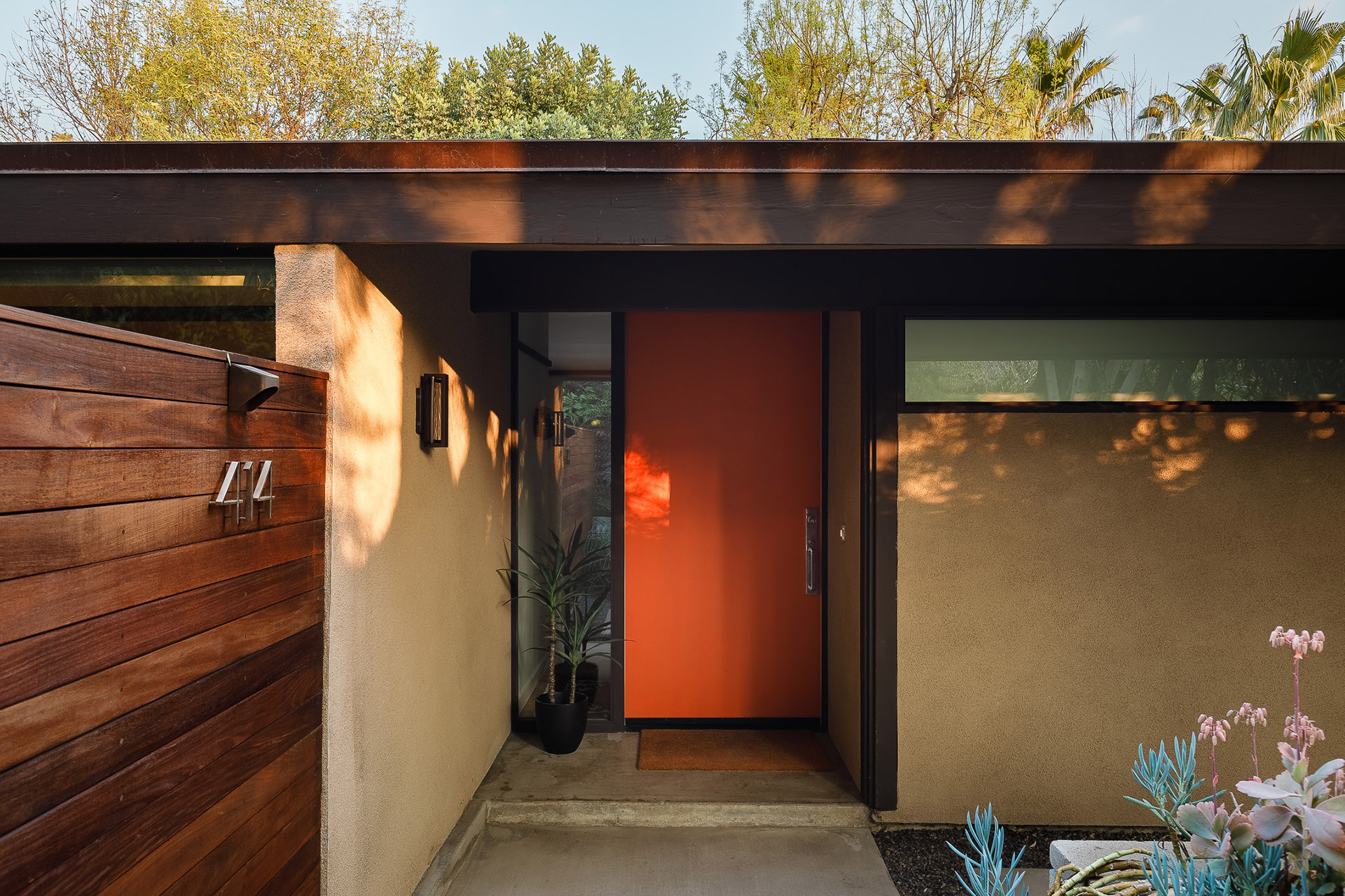 Casa Conrad Buff II | Uncrate