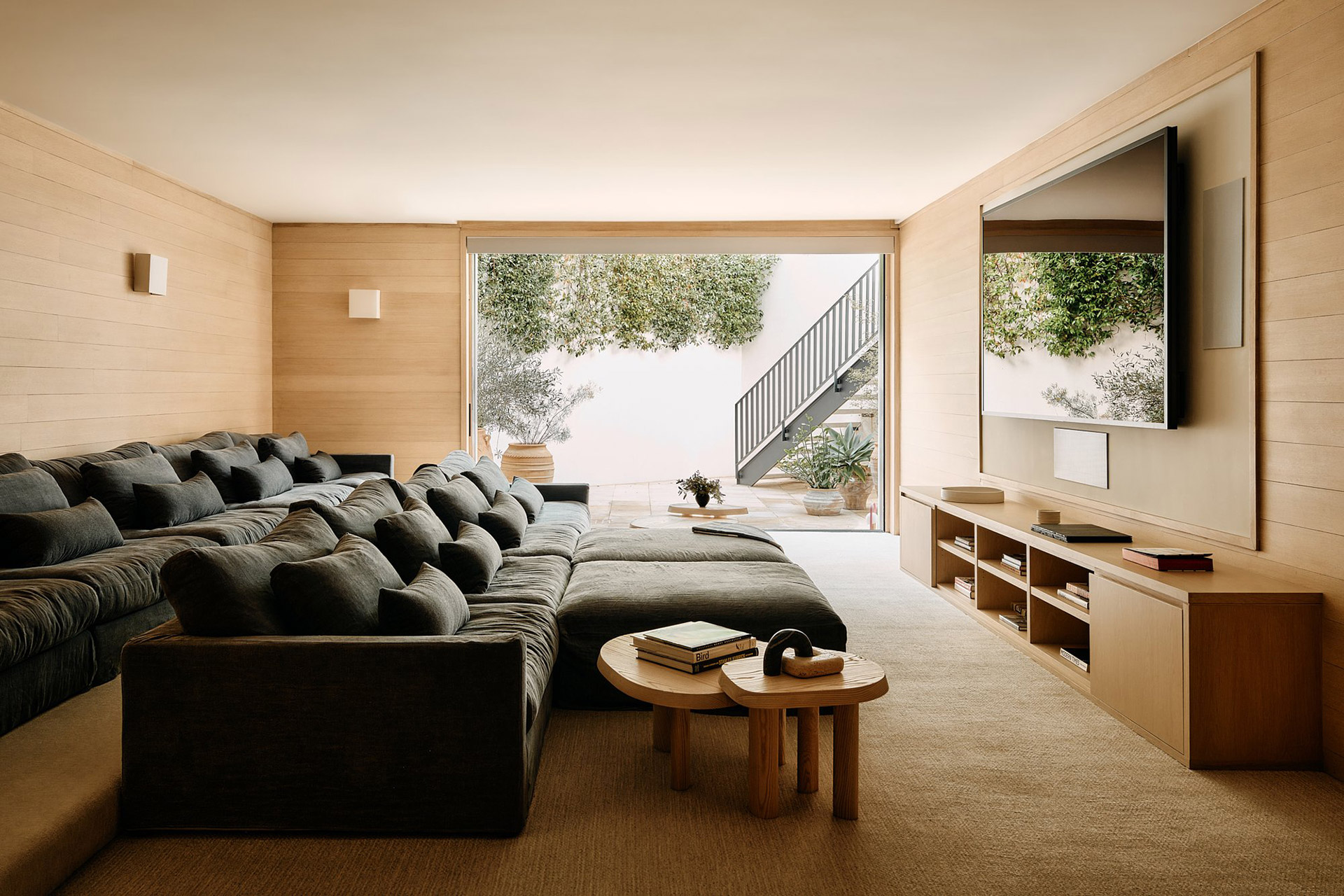 Will Arnett's Beverly Hills House | Uncrate